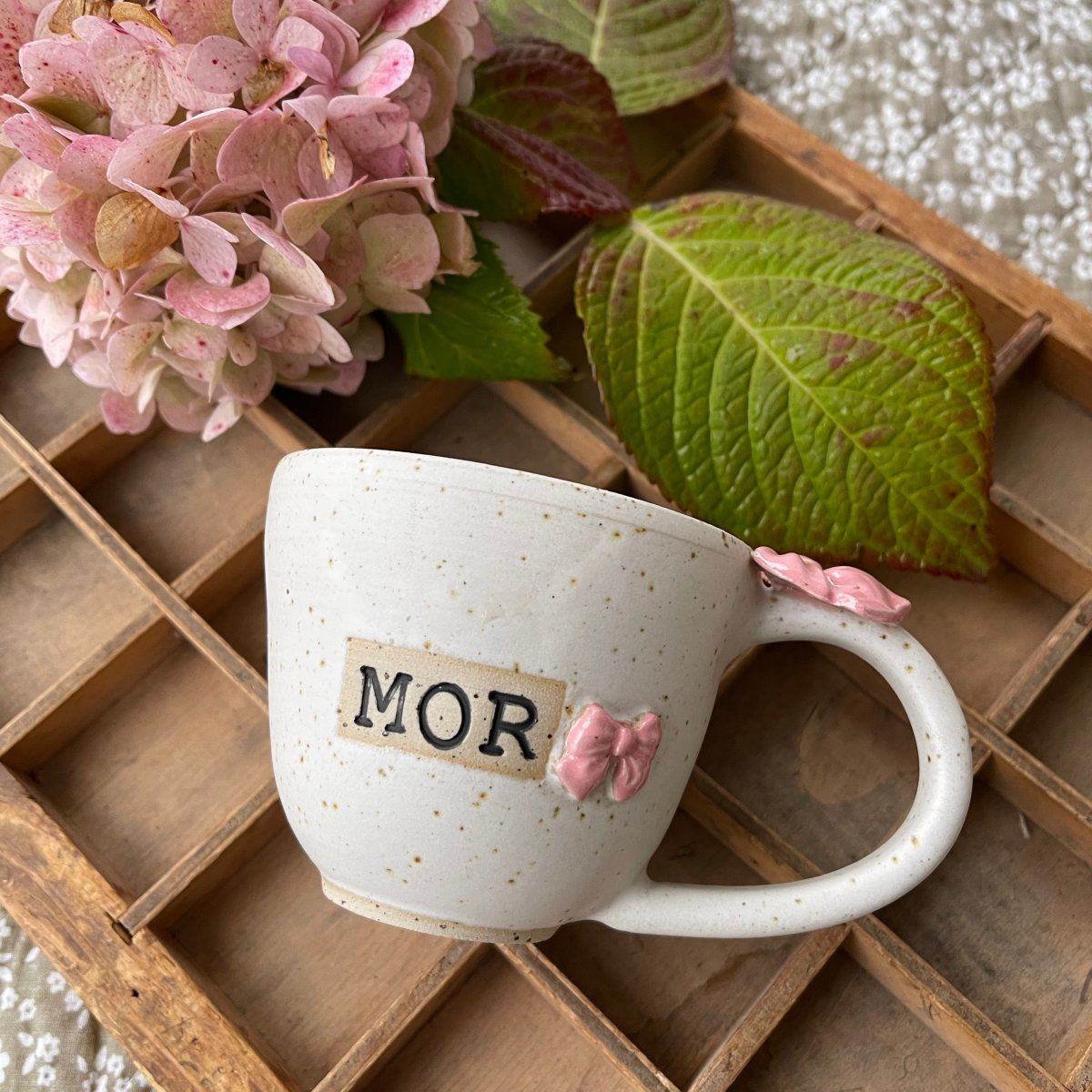 Kopper med hank og tekst - Wessbergkeramik.dk